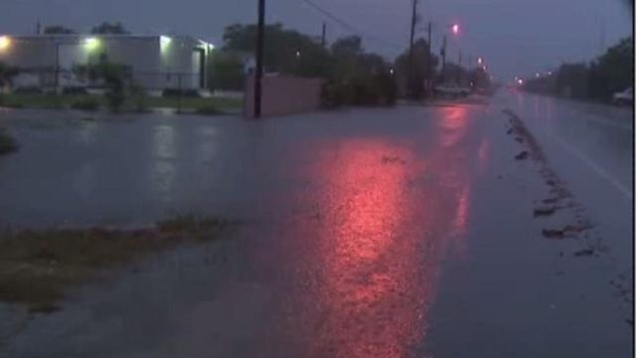 Storms bring heavy rain, flooding in Galveston County Storms bring heavy rain, flooding in Galveston County