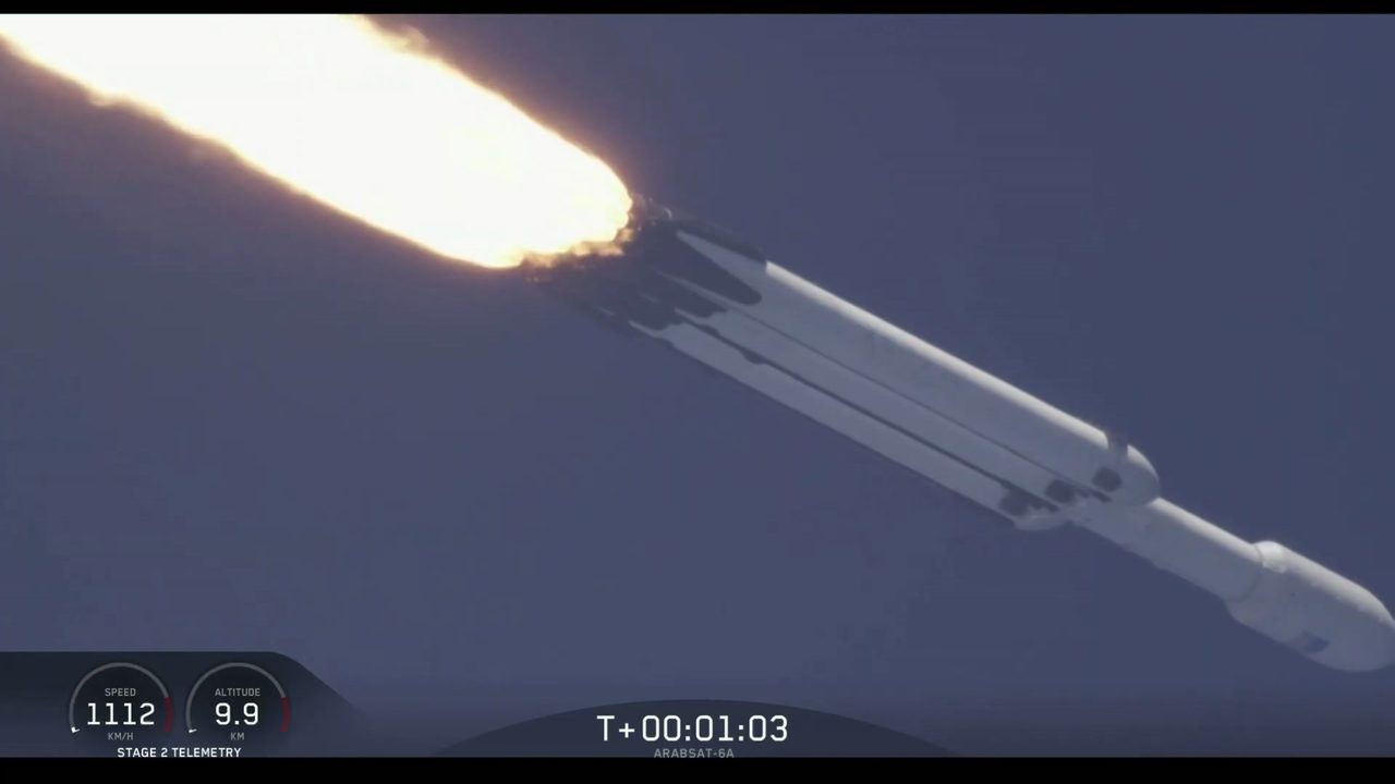 News 2 Know: SpaceX launches mega rocket, chase ends with arrest and more